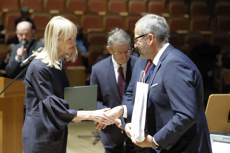 Medal 100-lecia TPNiS/GTN/GTPS dla Profesor Iwony Hofman - Wrzesień - 2022 - Aktualności ...