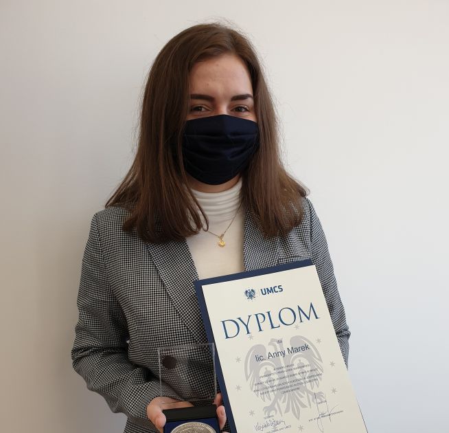 Lic. Anna Marek z tytułem Najlepszego Absolwenta Wydziału Politologii i ...