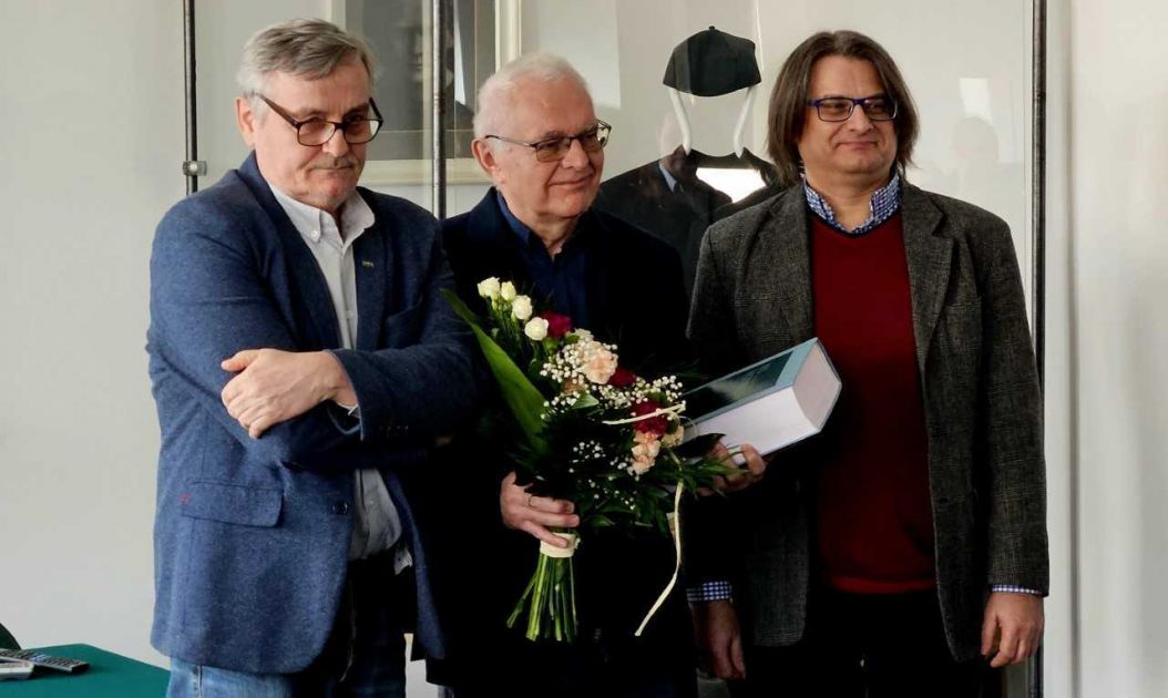 Profesor Janusz Wrona ze specjalnym tomem Res Historica! - 2024 ...